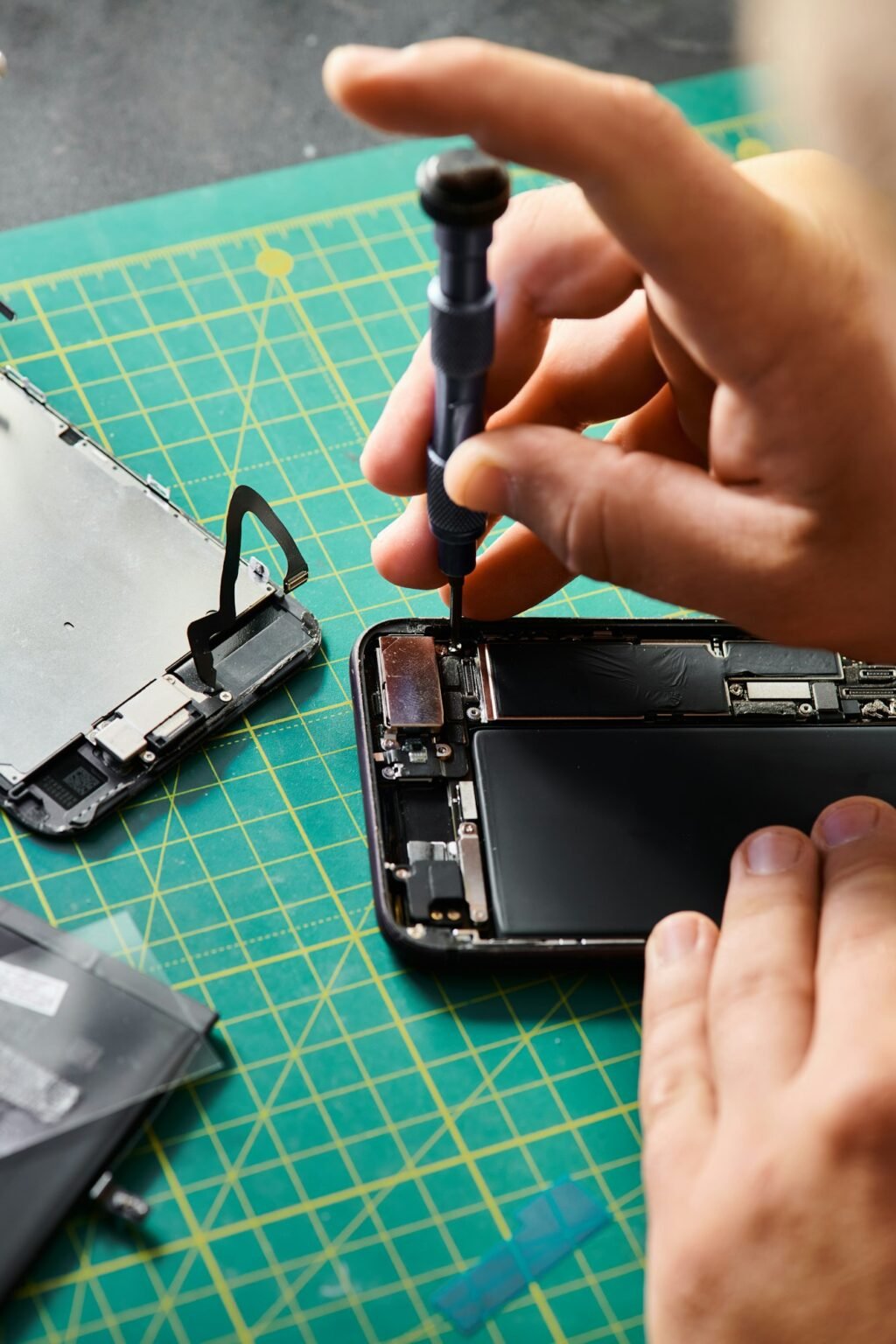 Comment Réparer un Écran de Smartphone Cassé : Tutoriel Détaillé