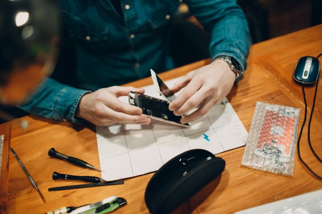 Comment Réparer un Écran de Smartphone Cassé : Tutoriel Détaillé